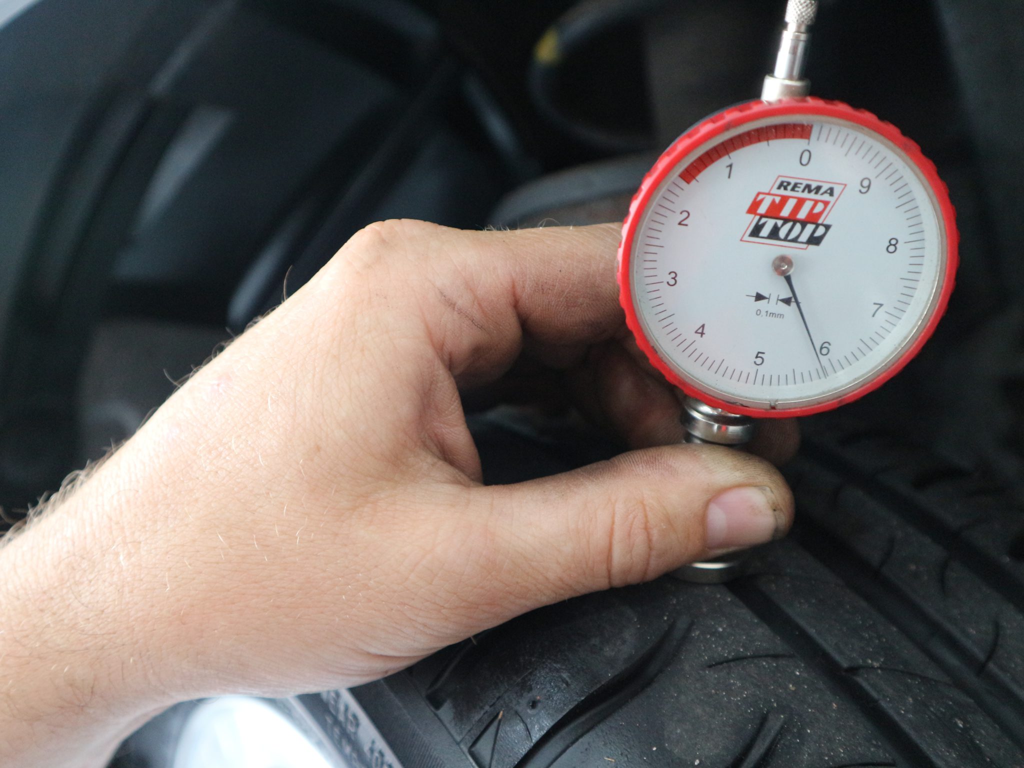 Een autoband – Autobedrijf Cartech